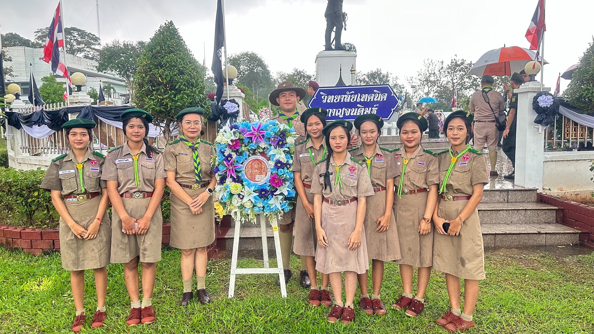 พิธีถวายราชสดุดี "วันสมเด็จพระมหาธีรราชเจ้า" - วิทยาลัยเทคนิคกาญจนดิษฐ์